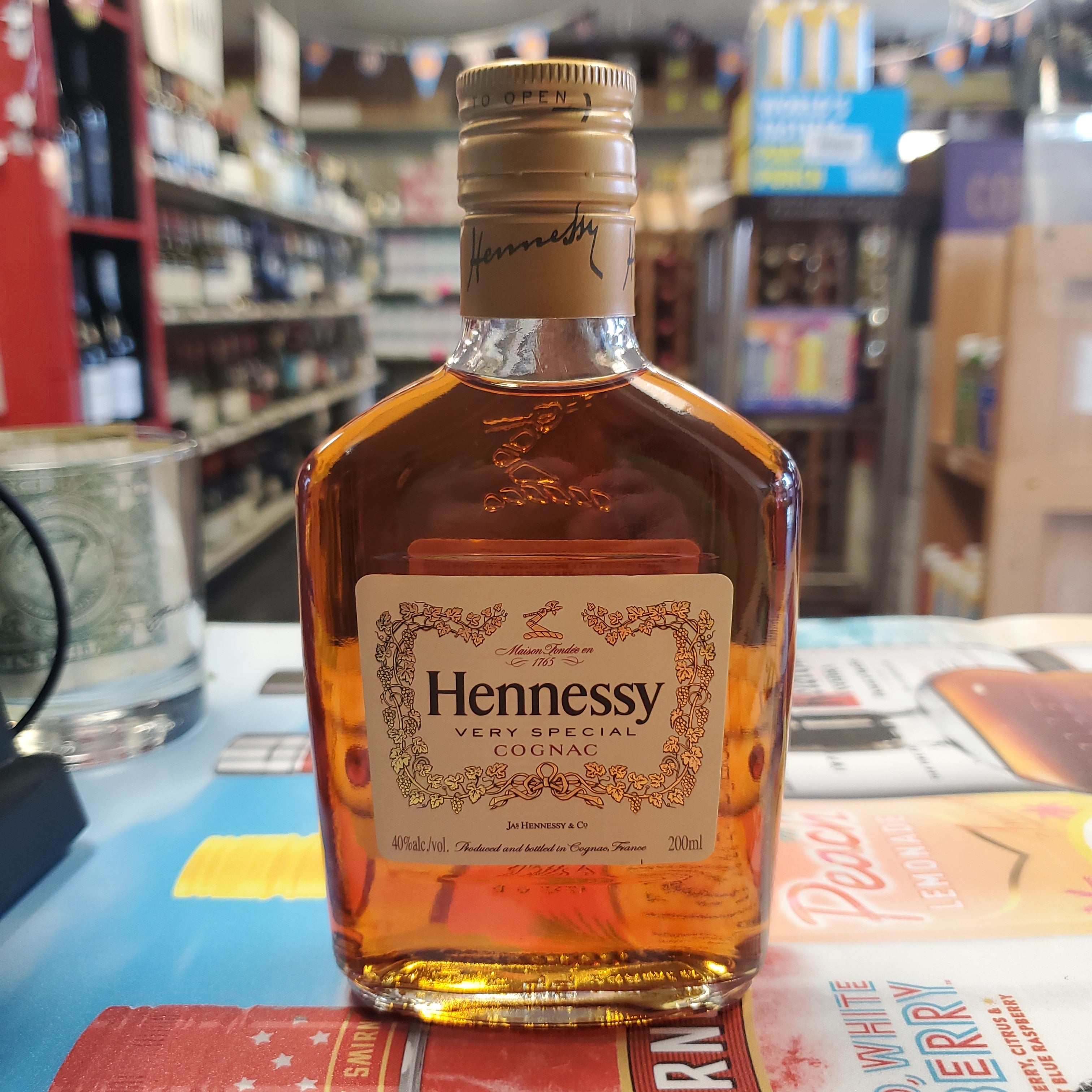 Hennessy VS Cognac 200ml – Top Shelf Liquor Ithaca
